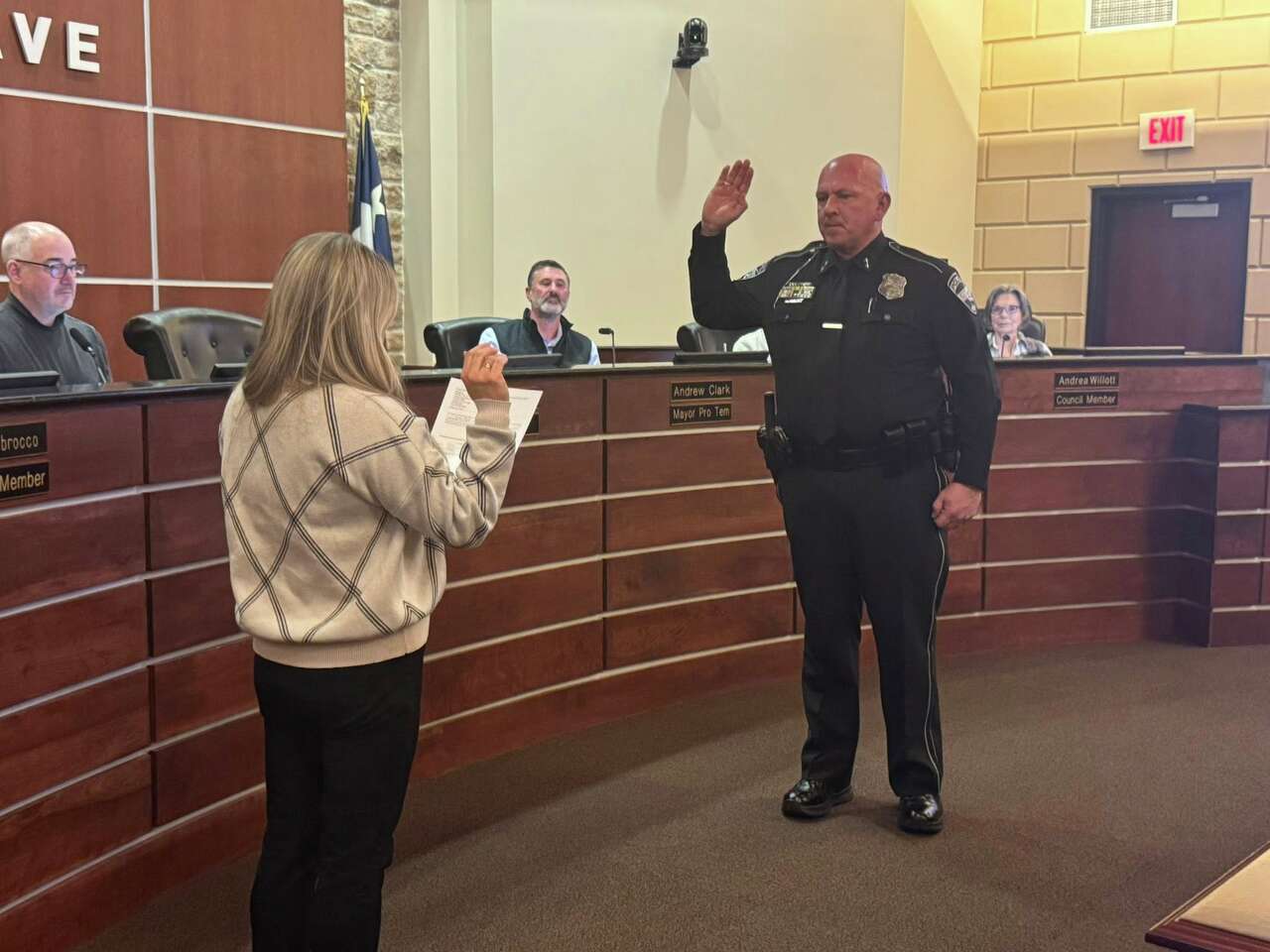 Bill Pitmon sworn in as Bee Cave's 6th police chief