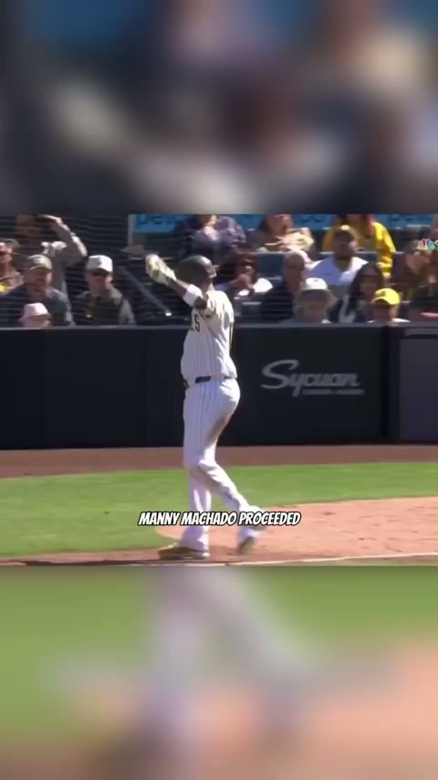 Manny Machado just tried to break his bat, and failed hilariously