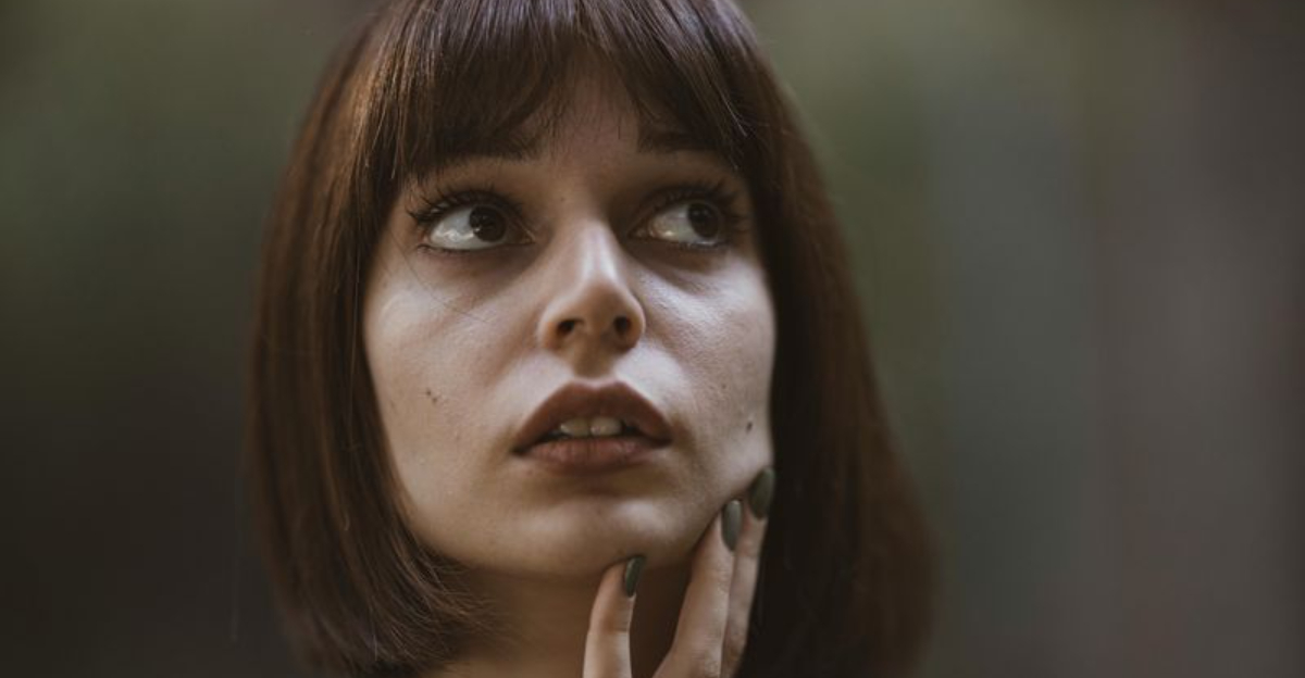 8 things psychologists say a woman should always keep private