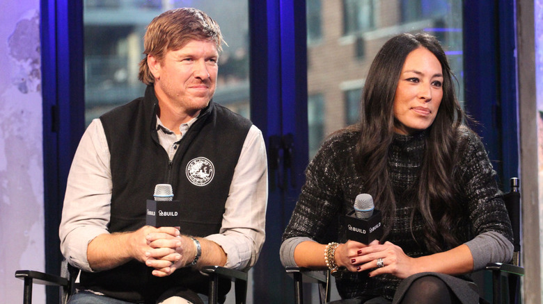 We can't ignore these strange things about Joanna & Chip Gaines ...