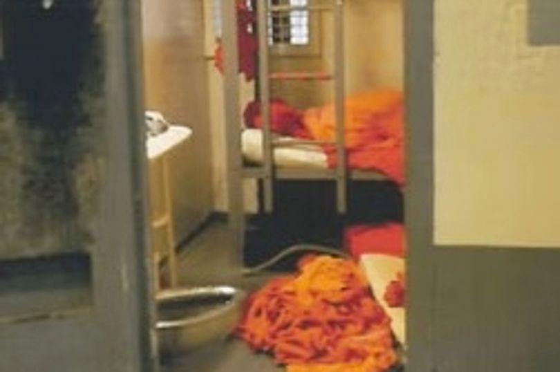 Chilling images of inside Jeffrey Epstein's jail cell released after he ...