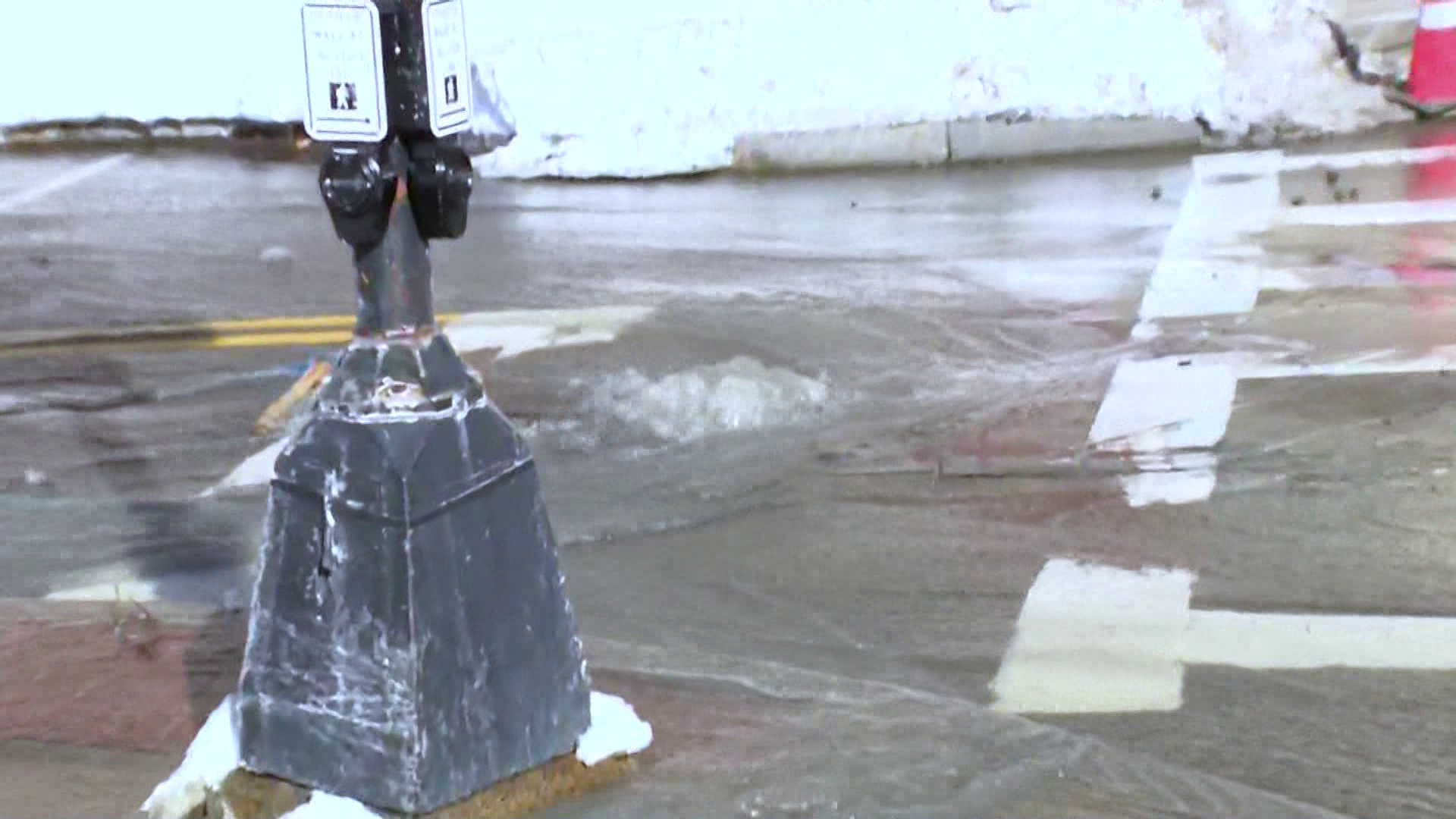 Crews working to cap water main break in Boston