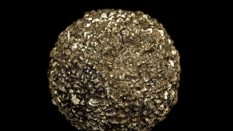 New gold nanospheres grab almost the entire spectrum of solar energy