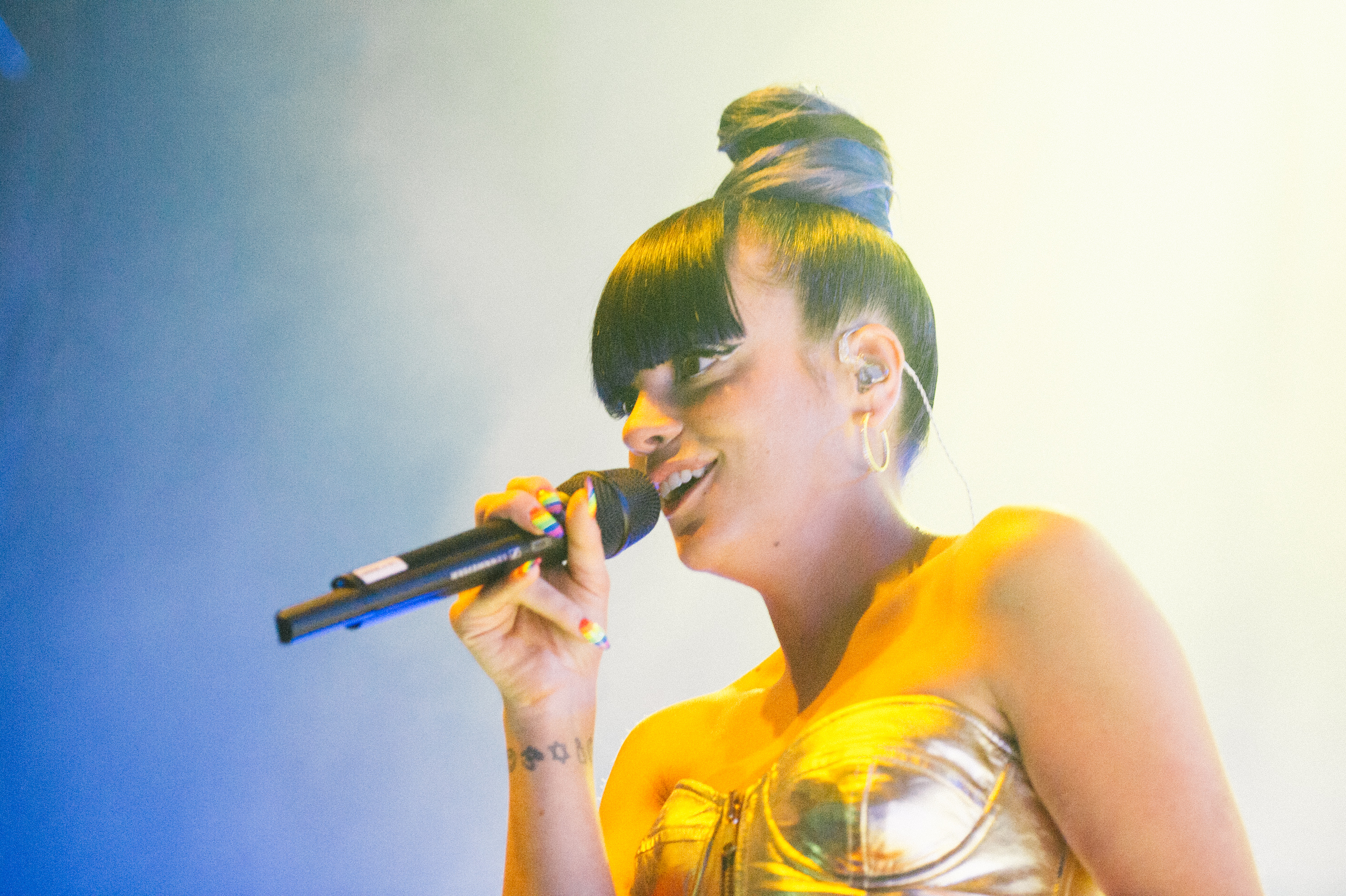 Lily Allens West End Girl erscheint auf Vinyl, CD und als Buttplug-USB