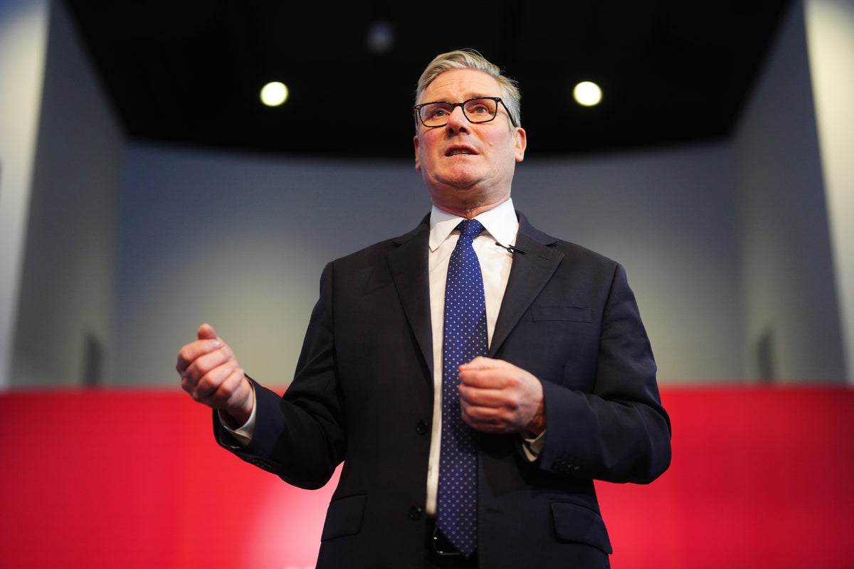 Starmer attacks Farage over 'botched' Brexit