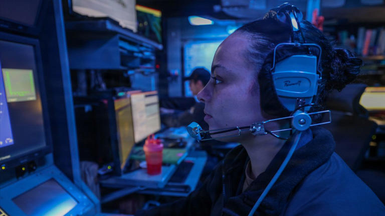 USS Abraham Lincoln reaches striking distance of Iran