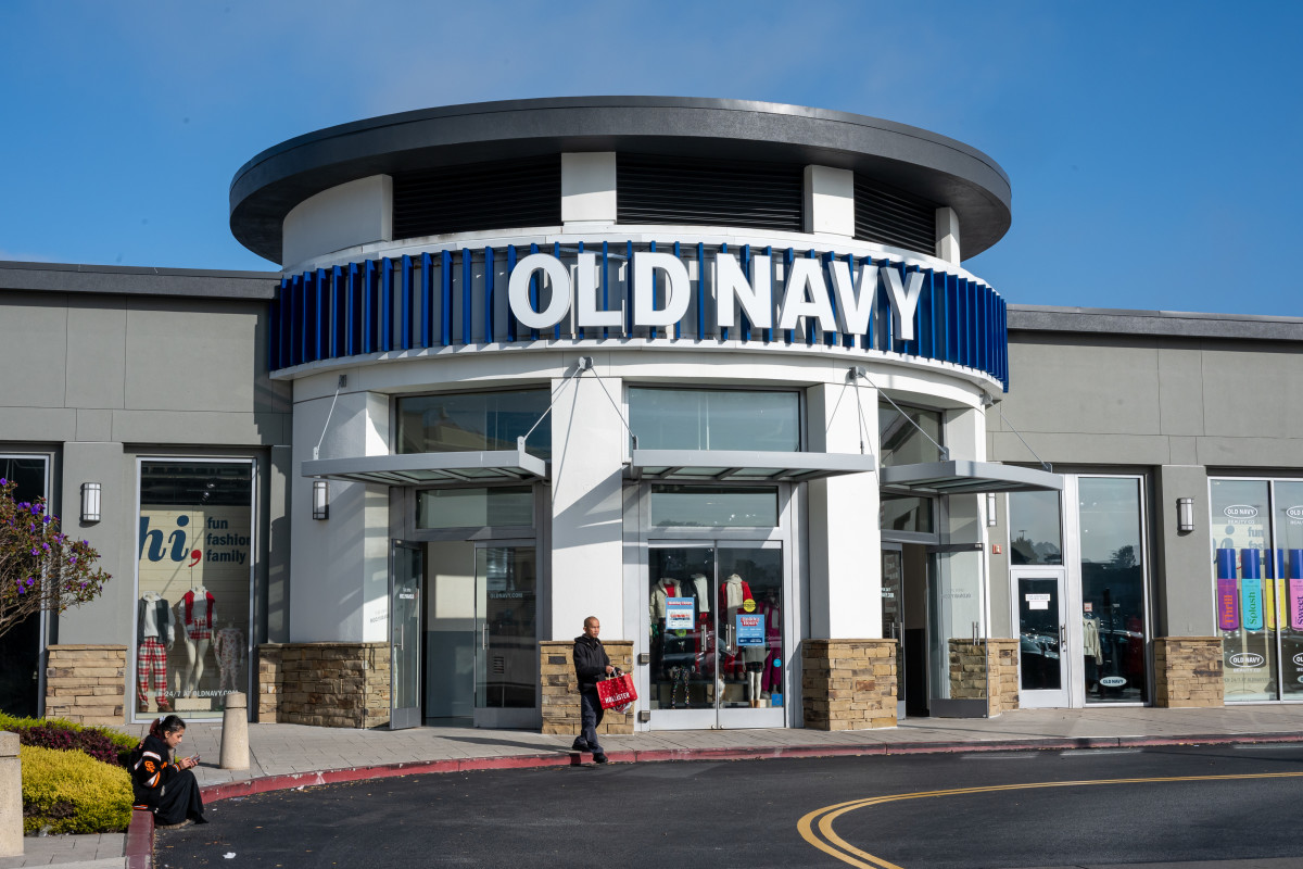 Old Navy's soft fleece joggers are just $17 for a limited time