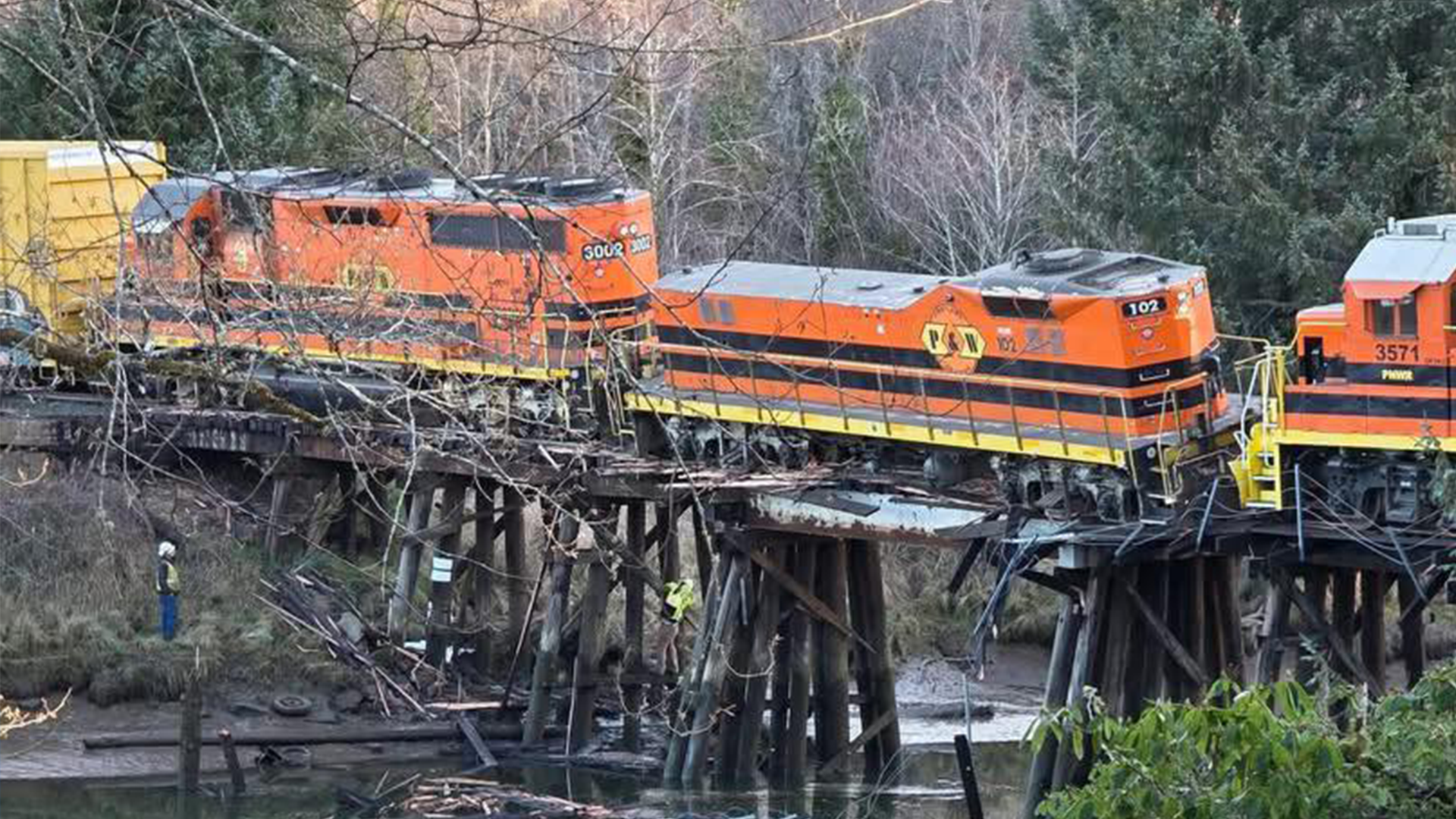 Derailed locomotives cleared from bridge over Olalla Slough in Lincoln ...