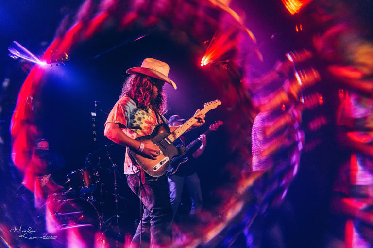 Johnny Mullenax brings genre-bending roots rock to Heartwood Soundstage