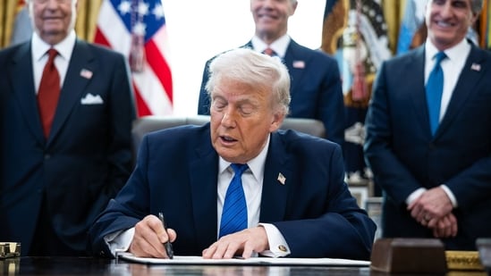 'Trump pooped his pants...': Climate activist's big claim after Oval ...
