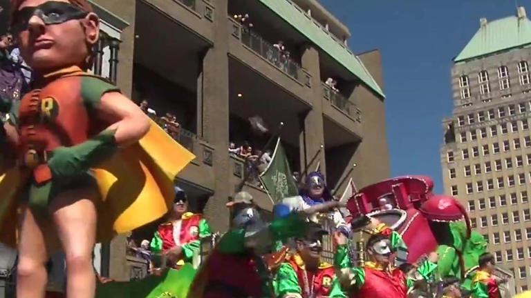 In spite of dropping temps, Mobile's Mardi Gras parades are ready to roll!