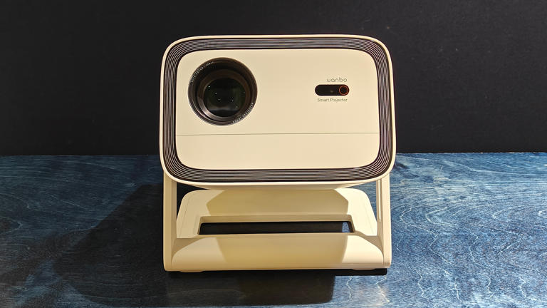 I just tested a very cheap projector – and it really surprised me