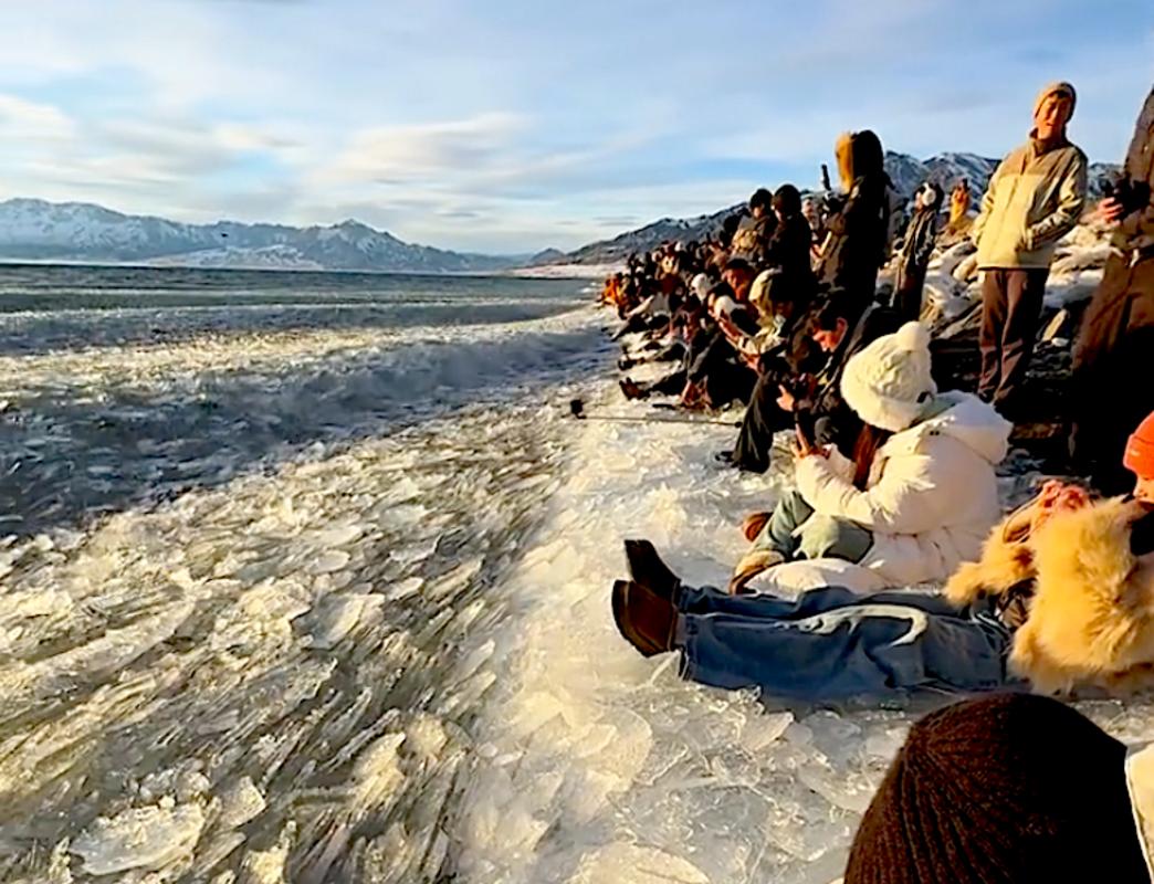 Mesmerizing ice waves on frozen Chinese lake break internet (video)