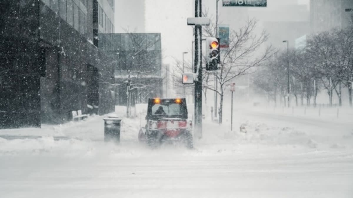 Lake-effect snow can turn into a whiteout in seconds: Here's how to ...