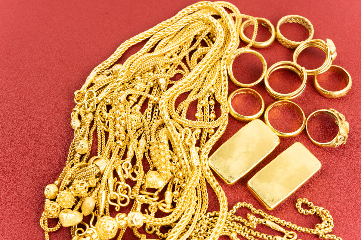 Gold and silver crash puts crypto back in focus