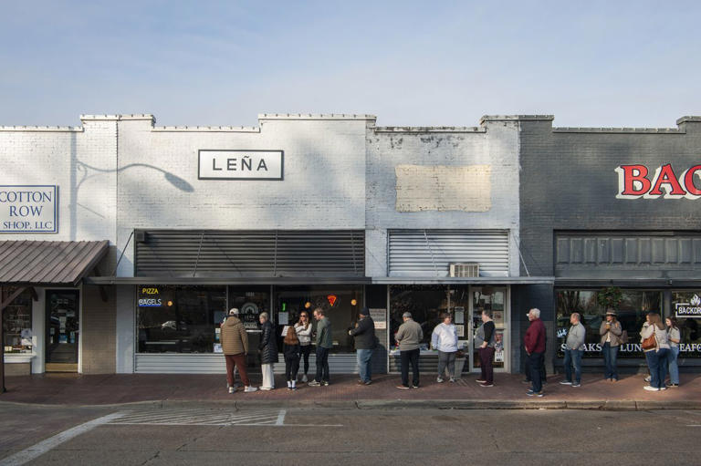 This Mississippi Delta spot is quietly serving some of the best pizza ...