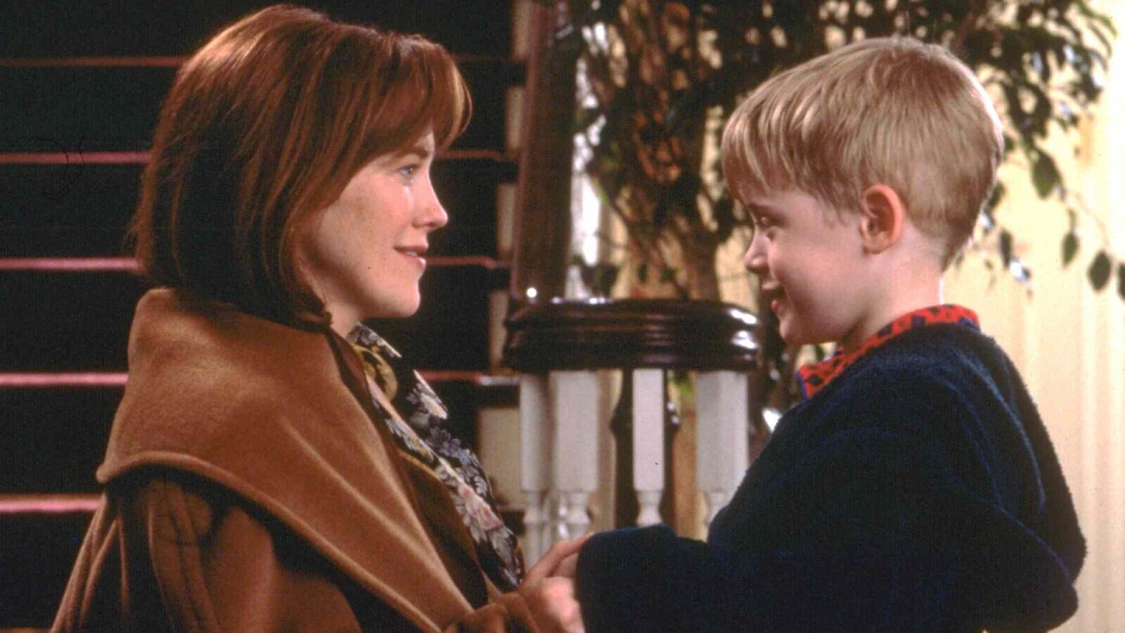 Macaulay Culkin pays tribute to "Mama" Catherine O'Hara