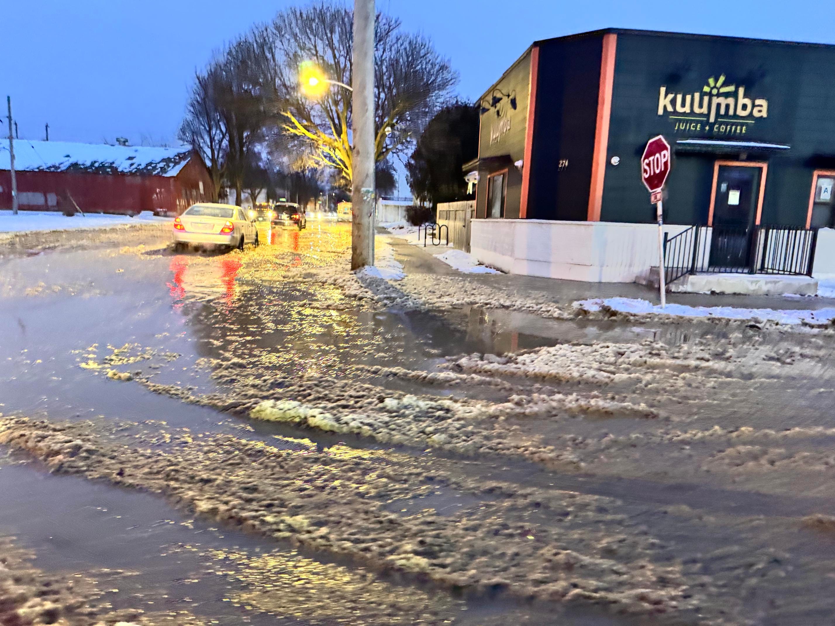Pipe leak in Harambee leaves block without water. Repair crews onsite