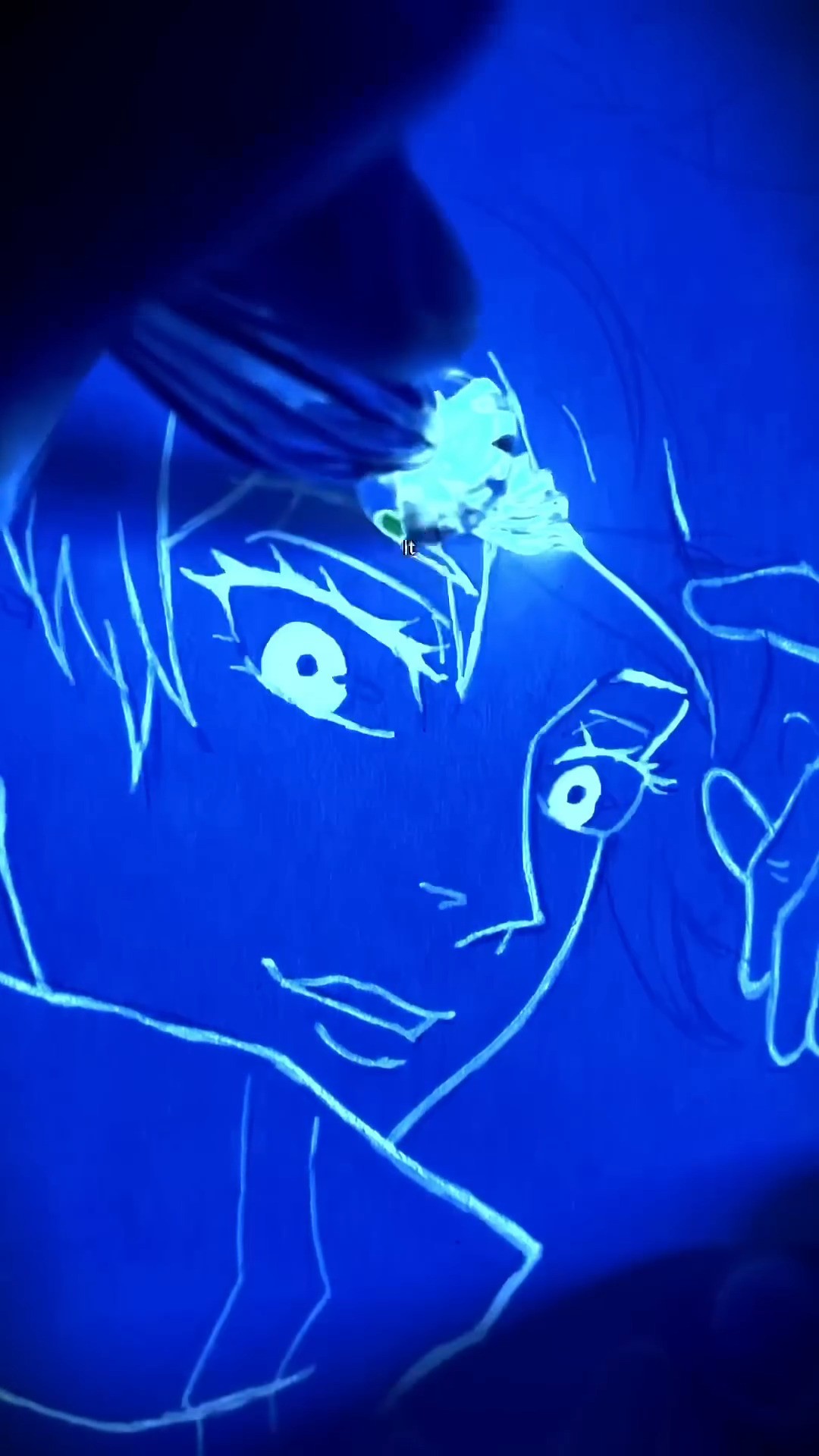 Drawing with glow-in-the-dark ink for art