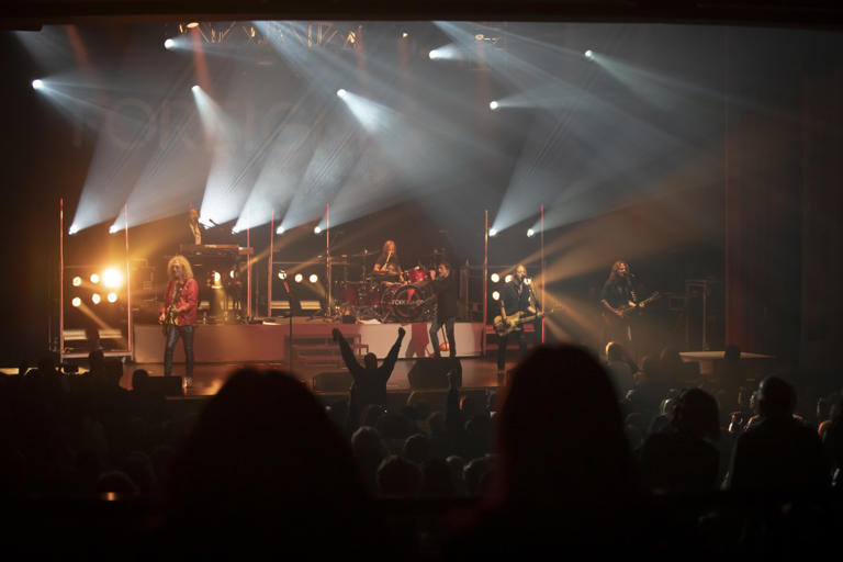 Iconic '80s rocker announces two special shows with former band