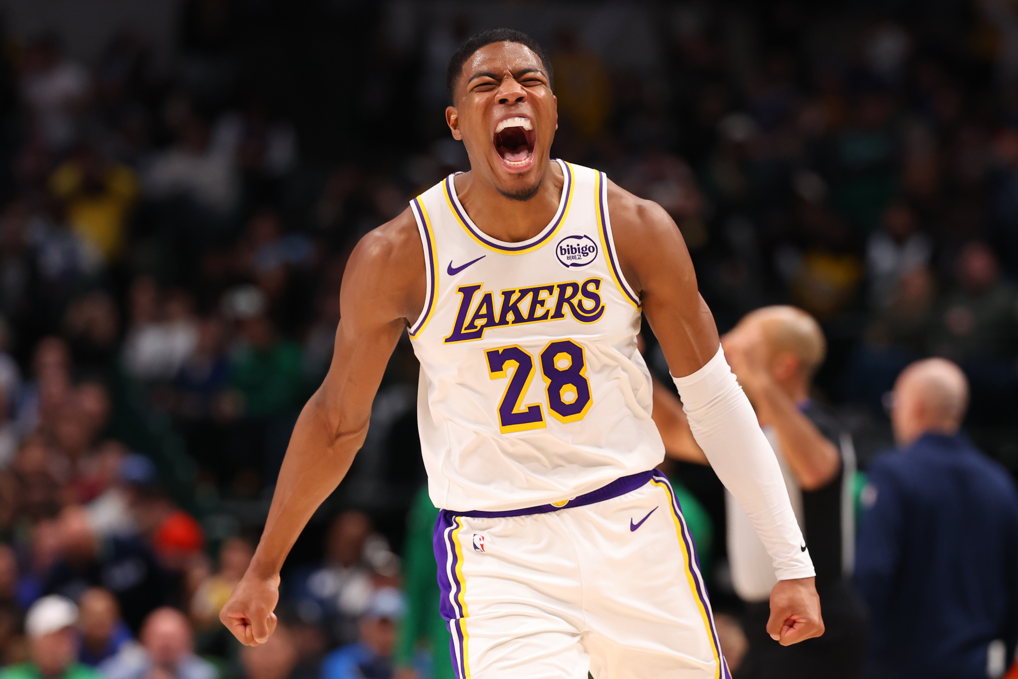 NBA trade rumors: Lakers-Cavs discuss swap, Raptors after All-Star center