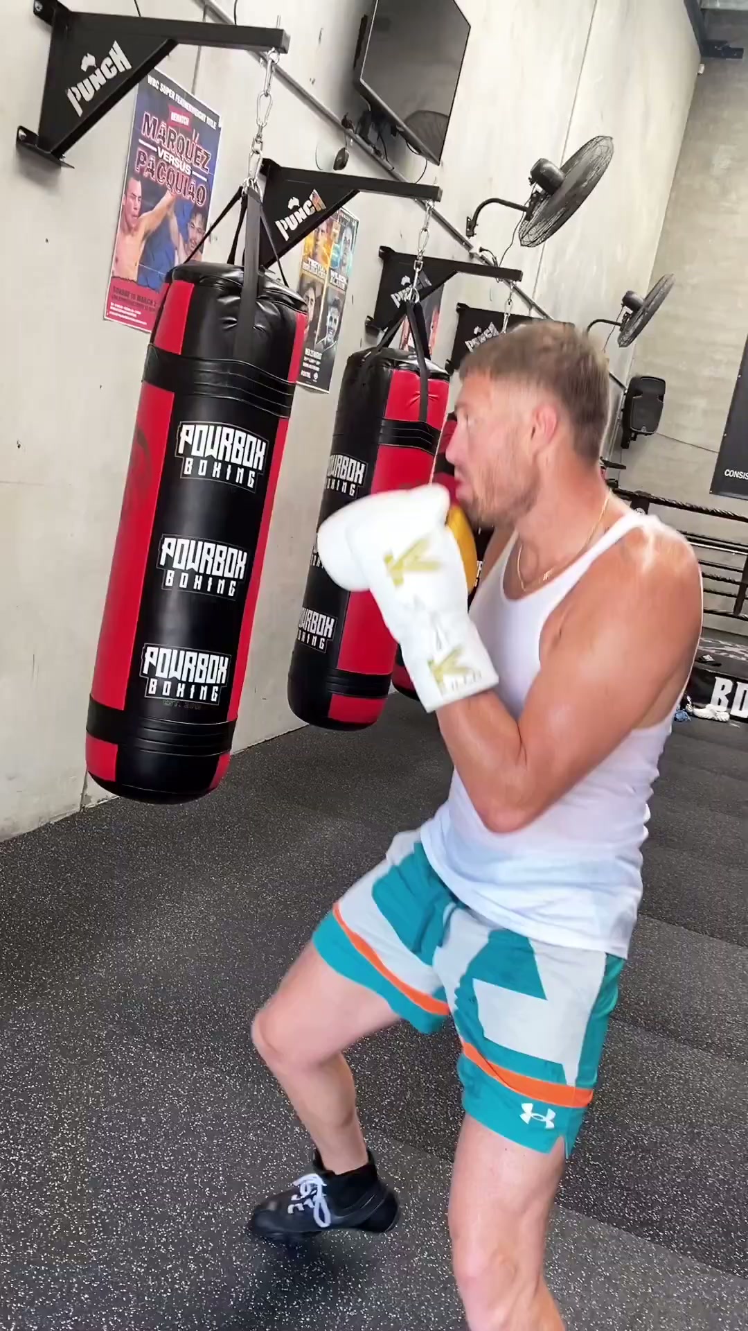 Jackson Murray Australian🇦🇺 heavyweight prospect beating up the heavy ...