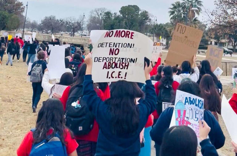 Texas DA investigates man fighting teens at student-led ICE protest