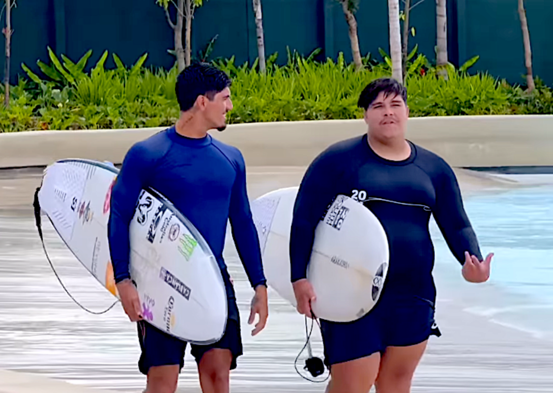 Gabriel Medina surfs wave pool with viral 330-pound surfer (video)