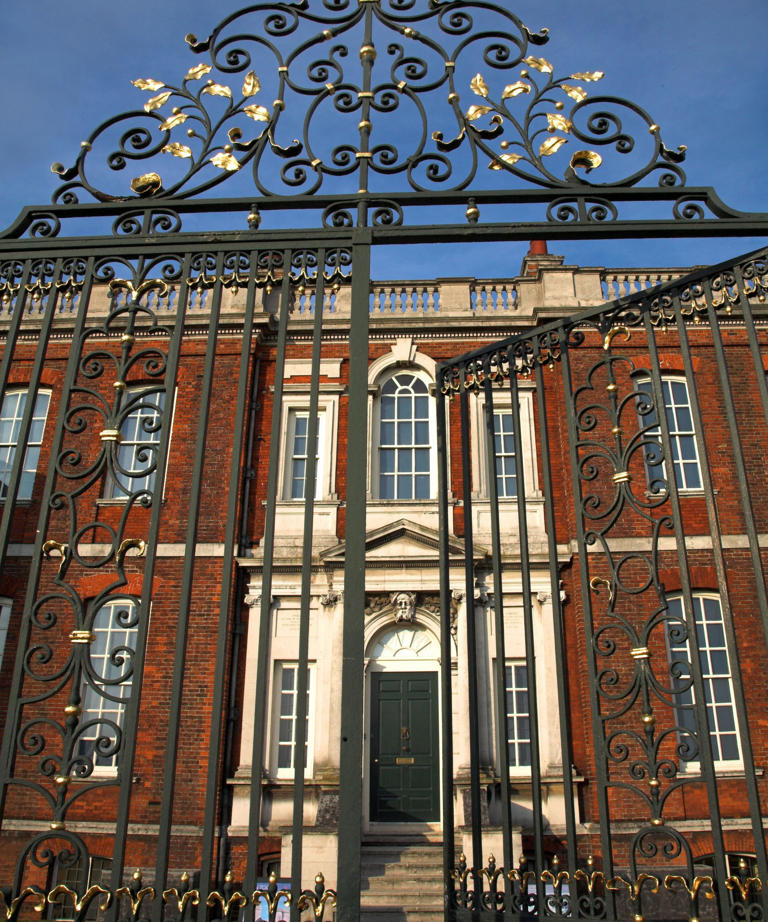 Where is Bridgerton filmed? The historic estates and hidden locations ...