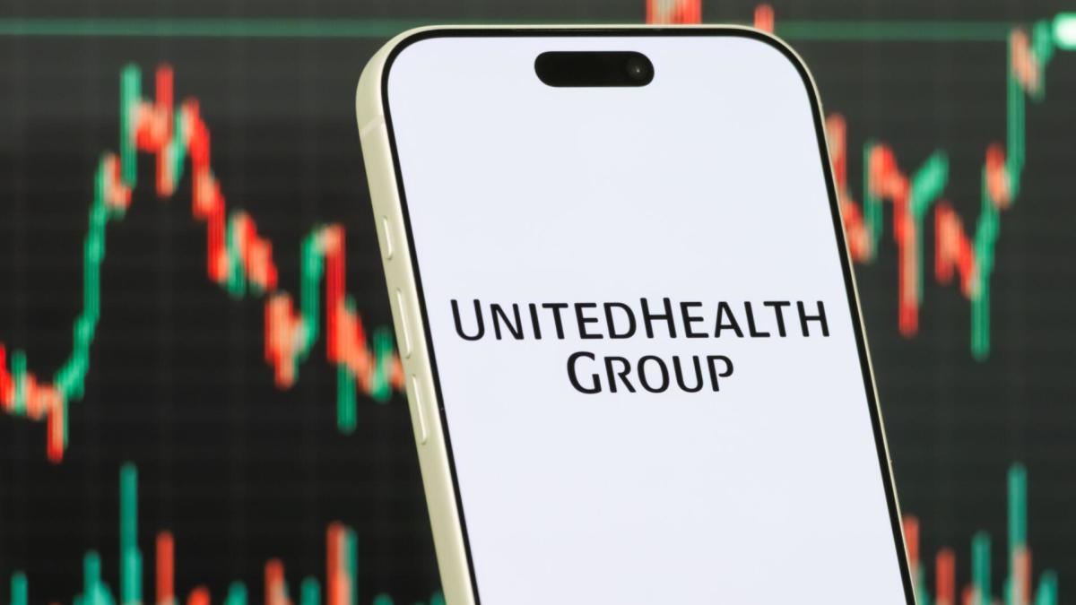 Is UnitedHealth a safe dividend stock after Medicare shock?