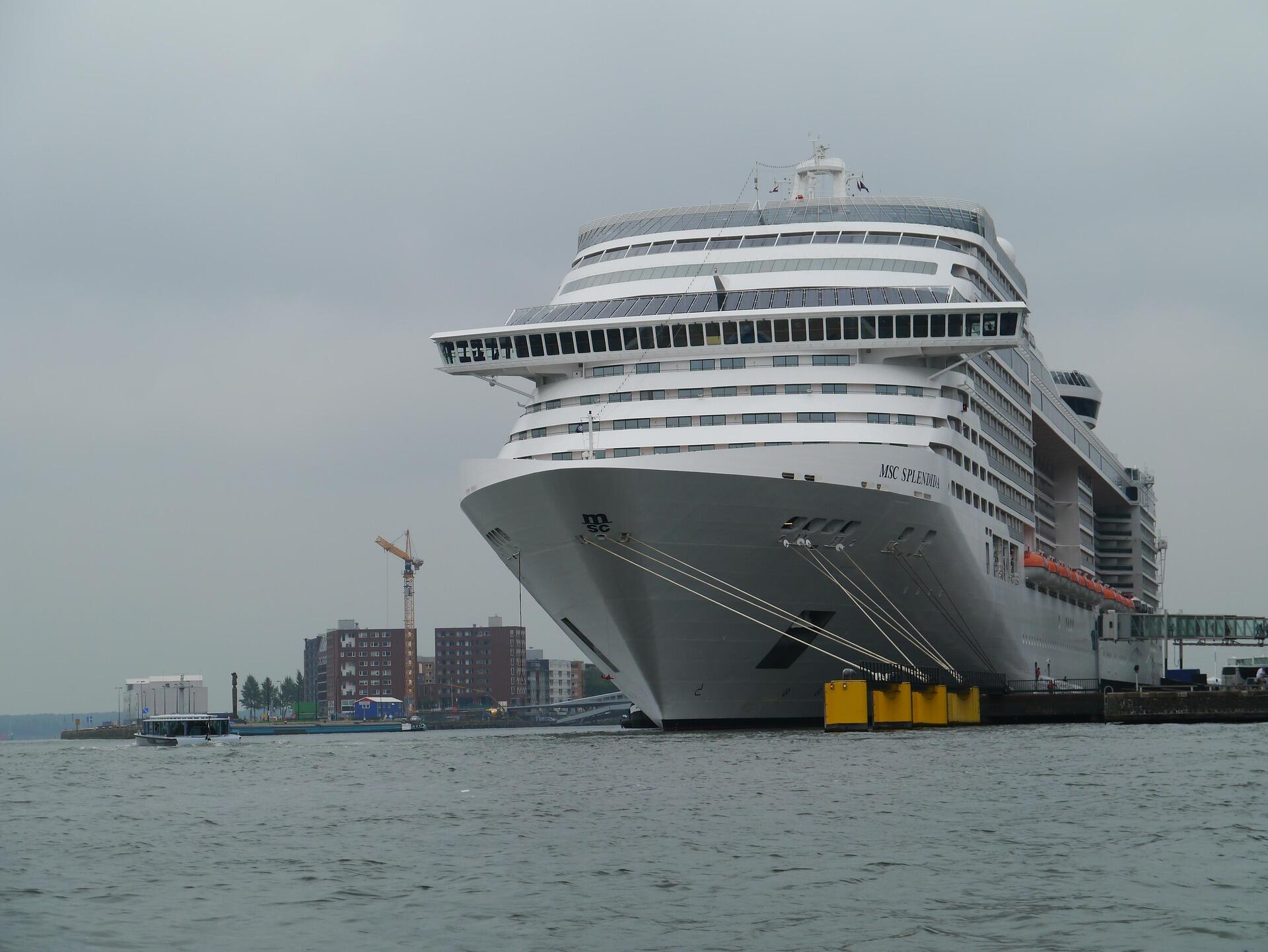 Amsterdam plans to push big cruise ships out of the city for good