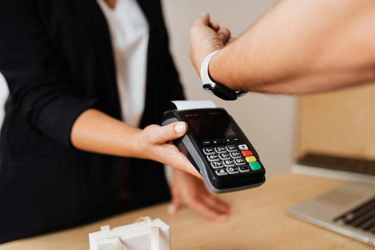 Tap-to-pay scams: Your physical credit card is less secure than your ...