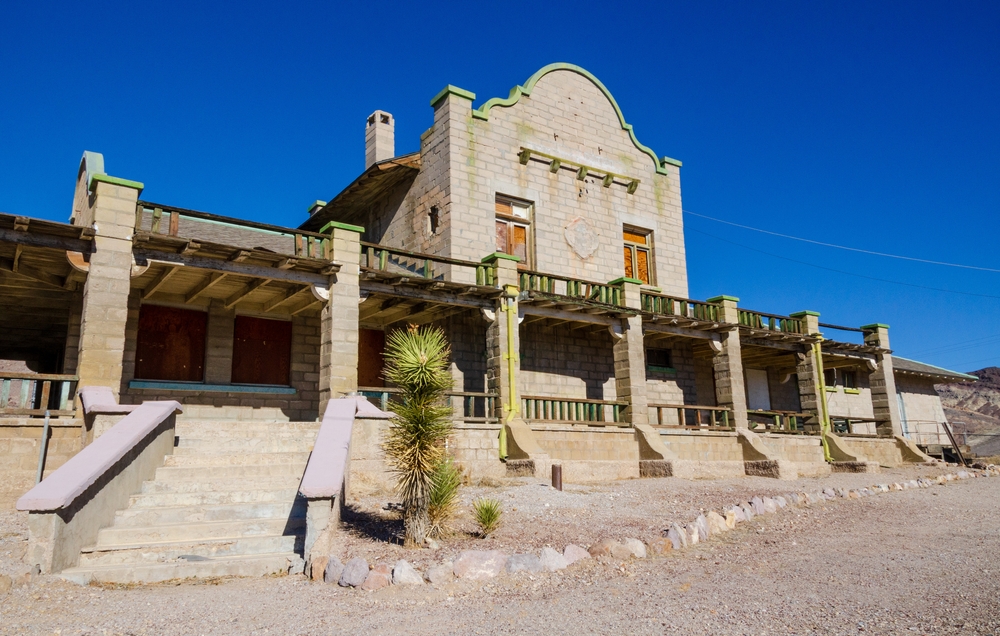 13 historic roadside ruins across America worth pulling over for