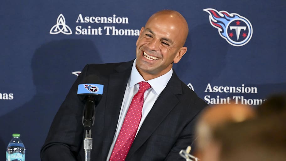 Robert Saleh's wife Sanaa steals spotlight in Titans-blue fit with 8 ...