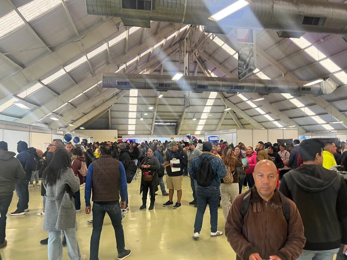 Realizan feria de empleo en Saltillo