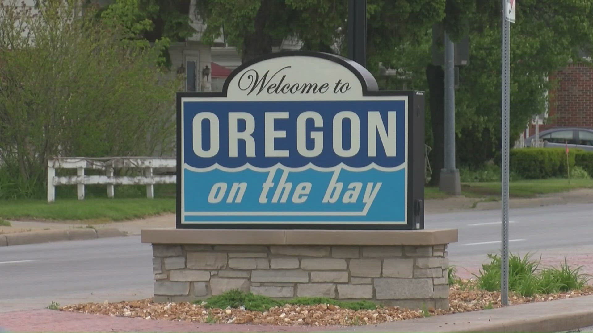 Lawsuit alleges Oregon officials violated open meetings laws