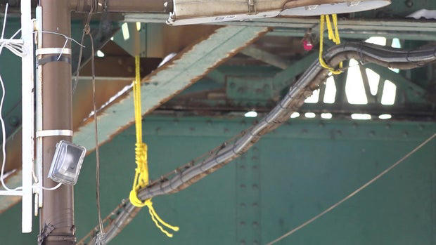 Cables fall from Brooklyn elevated subway tracks onto cars below