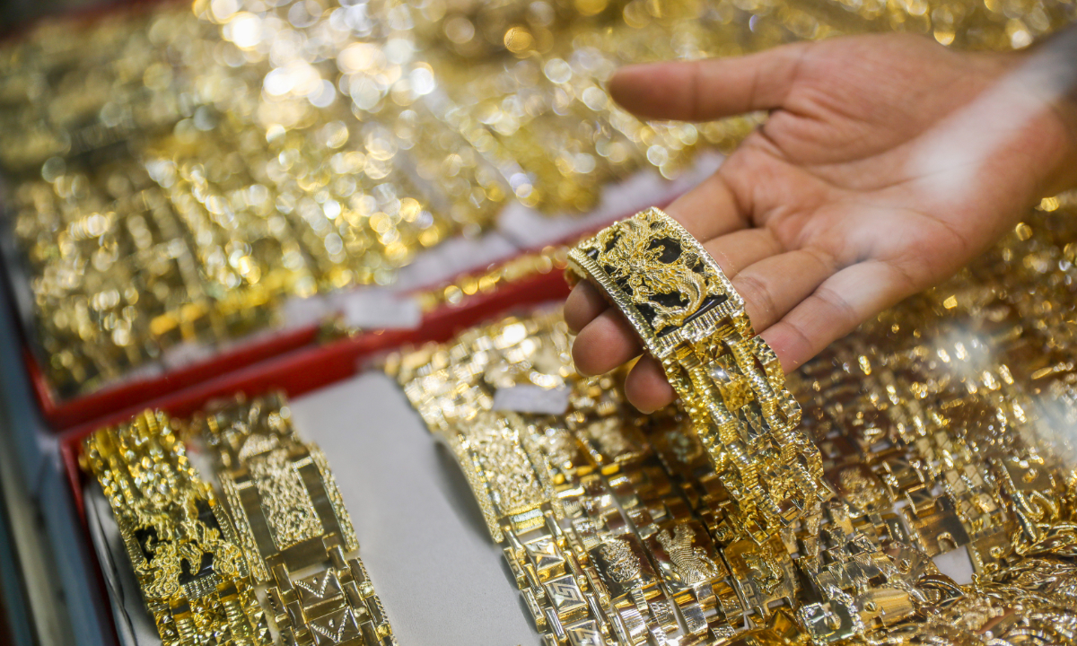 Gold prices plunge