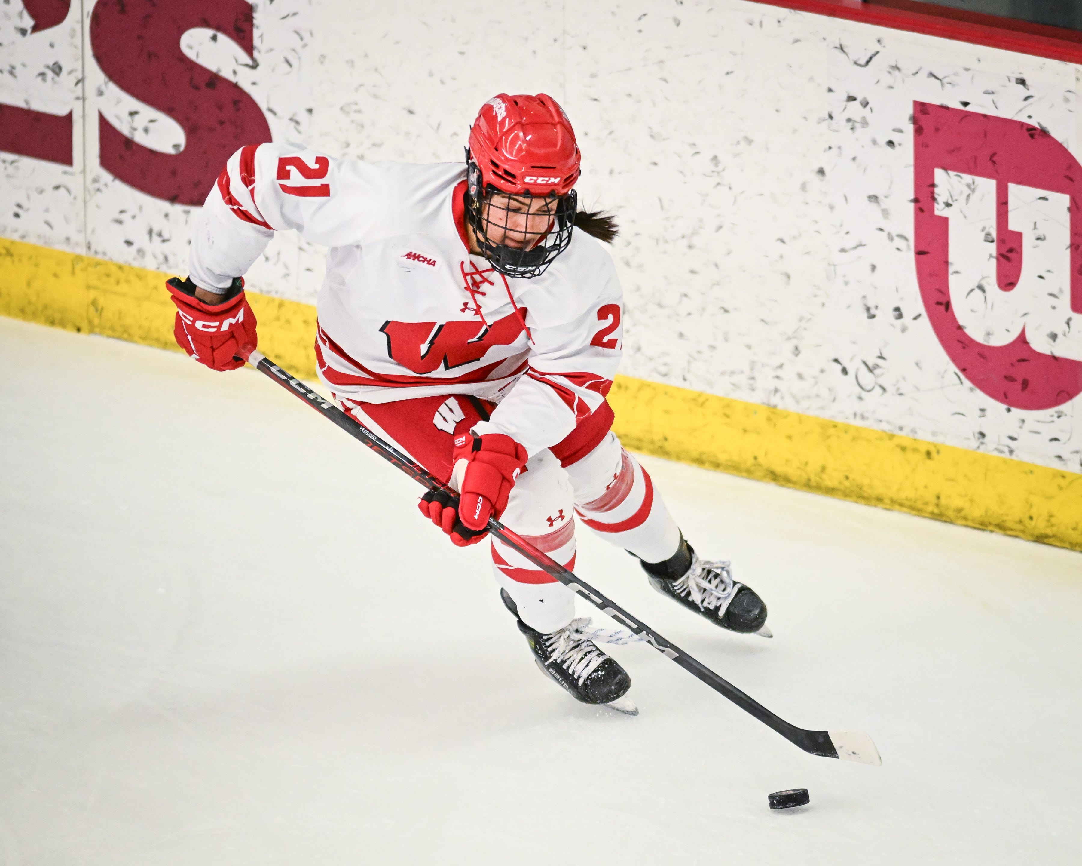 No. 1 Wisconsin misses golden opportunity, falls to Minnesota in OT