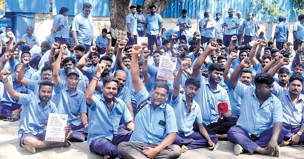 Metro Water workers protest demanding permanent jobs