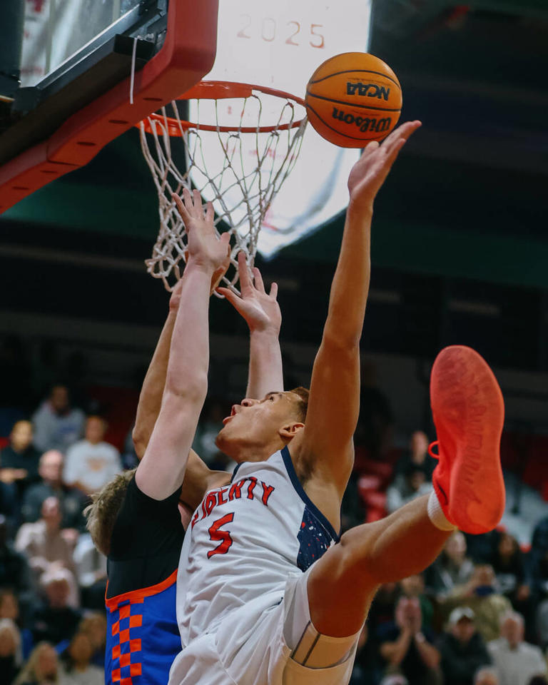 No. 1 Liberty outlasts No. 2 Bishop Gorman at the buzzer — photos