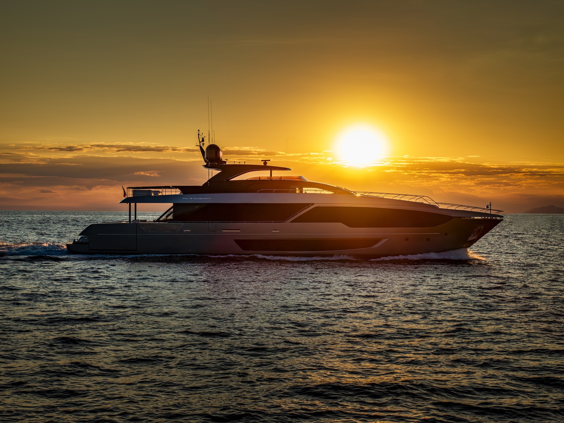 Wat doet deze iconische Riva speedboot tussen de Ferrari’s en Porsches ...