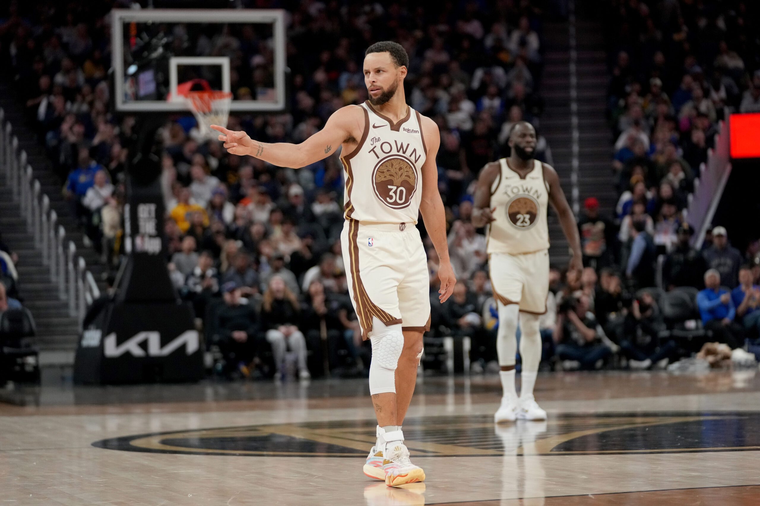 NBA fans react to Stephen Curry’s $400 million endorsement deal with Li ...