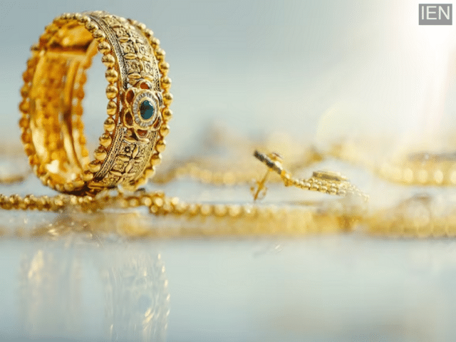 Gold prices drop at start of week: Check latest rates in Delhi, Mumbai ...