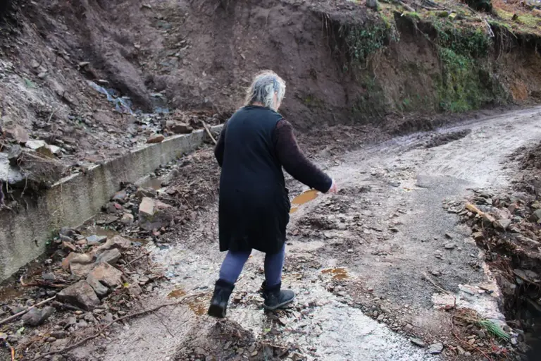 Tina "estava sozinha, a amar a Deus", mas entretanto quem lhe apareceu ...