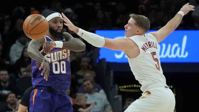 Warriors’ Curry exits vs. Pistons with right knee soreness