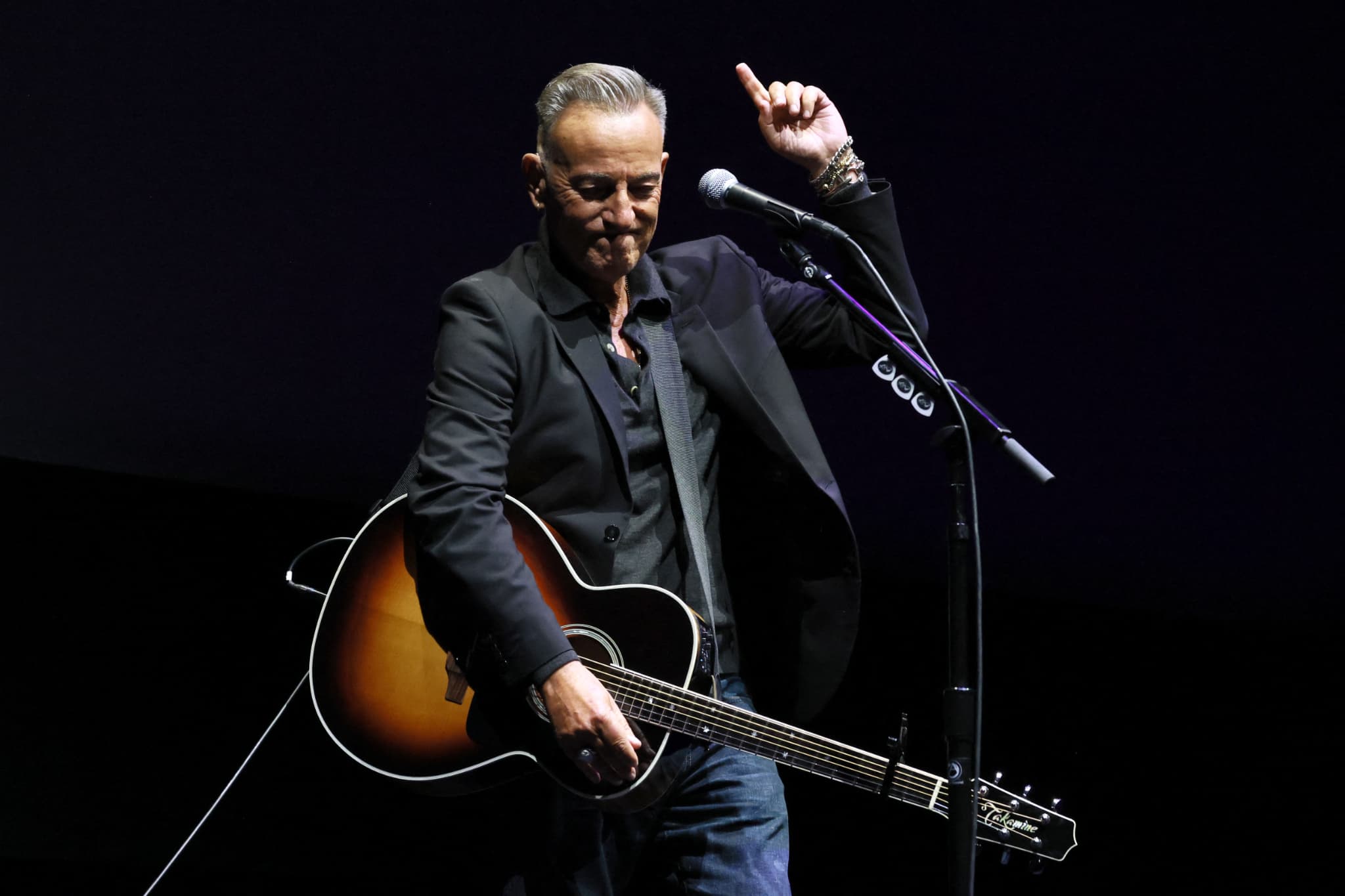 Bruce Springsteen, célébré en héros, dans un musée dédié à son histoire ...