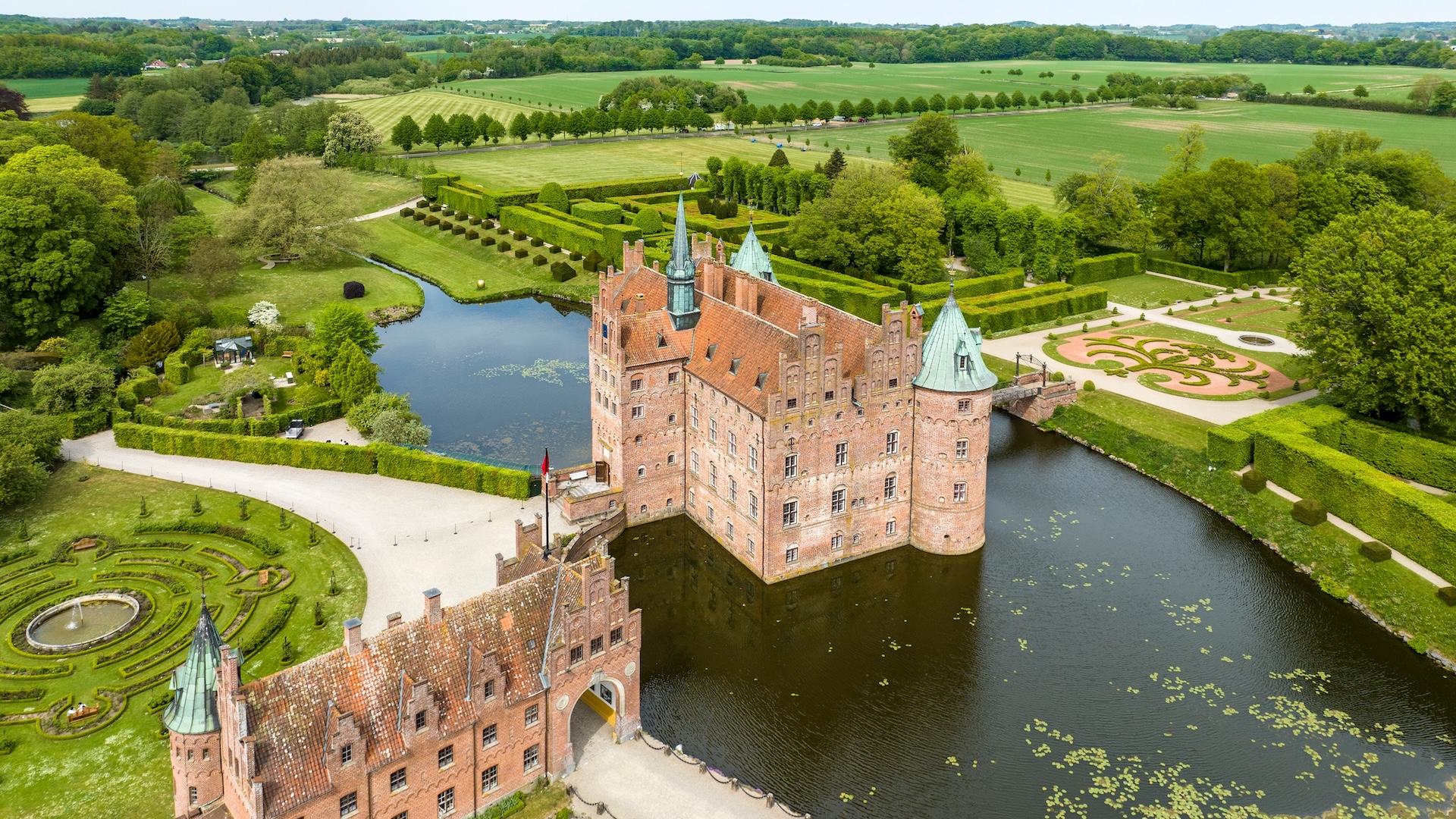 This Renaissance castle is one of the most beautiful in Europe – it ...