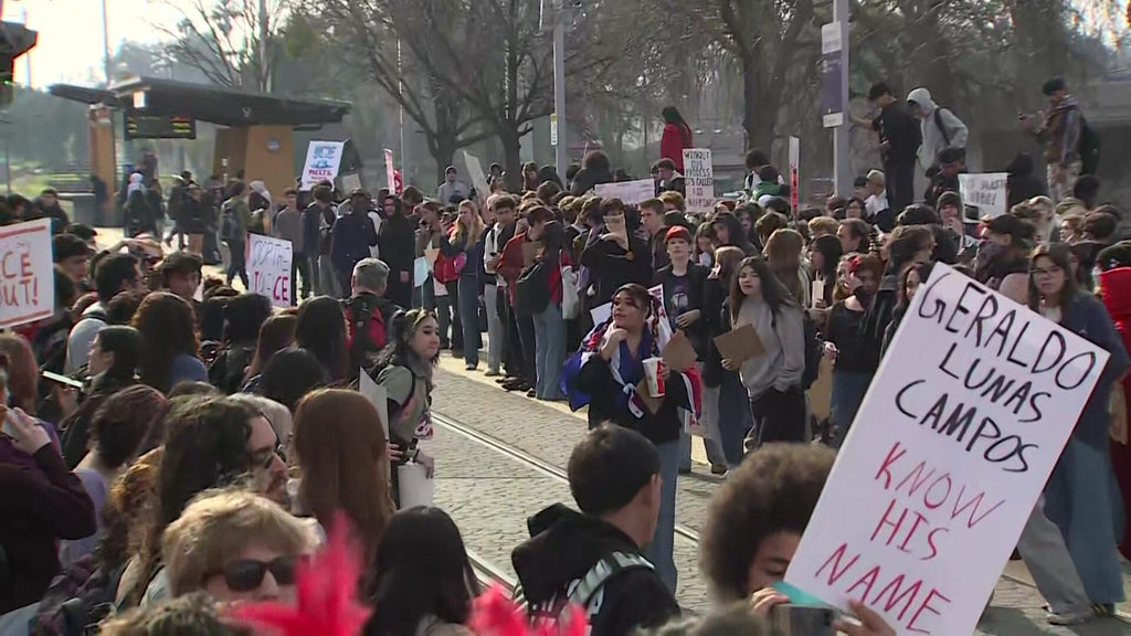 Sacramento students walk out of school to protest immigration ...