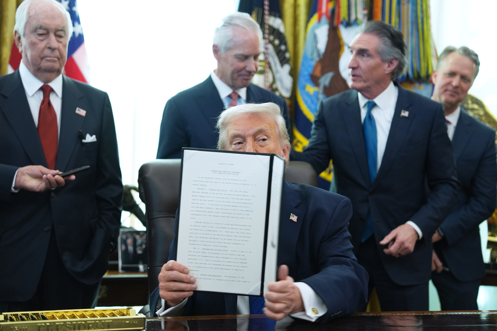 Trump announces upcoming IndyCar race through Washington's streets ...
